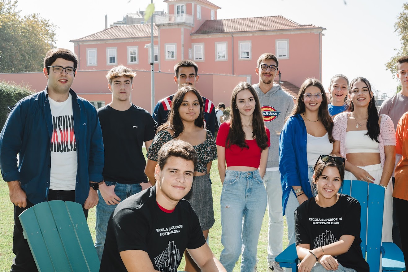 Estudantes do secundário participam em dia aberto sobre as ...